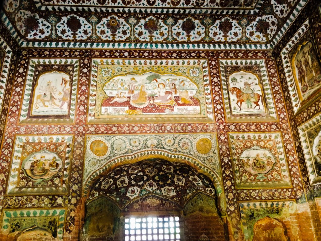5 Mahals & 5 Love Stories from Indian History - Happy Valentine's Day