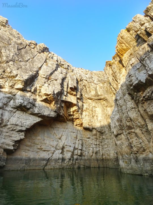 Marble Rocks of Jabalpur - A Wonder at Narmada | Dhuandhar Falls